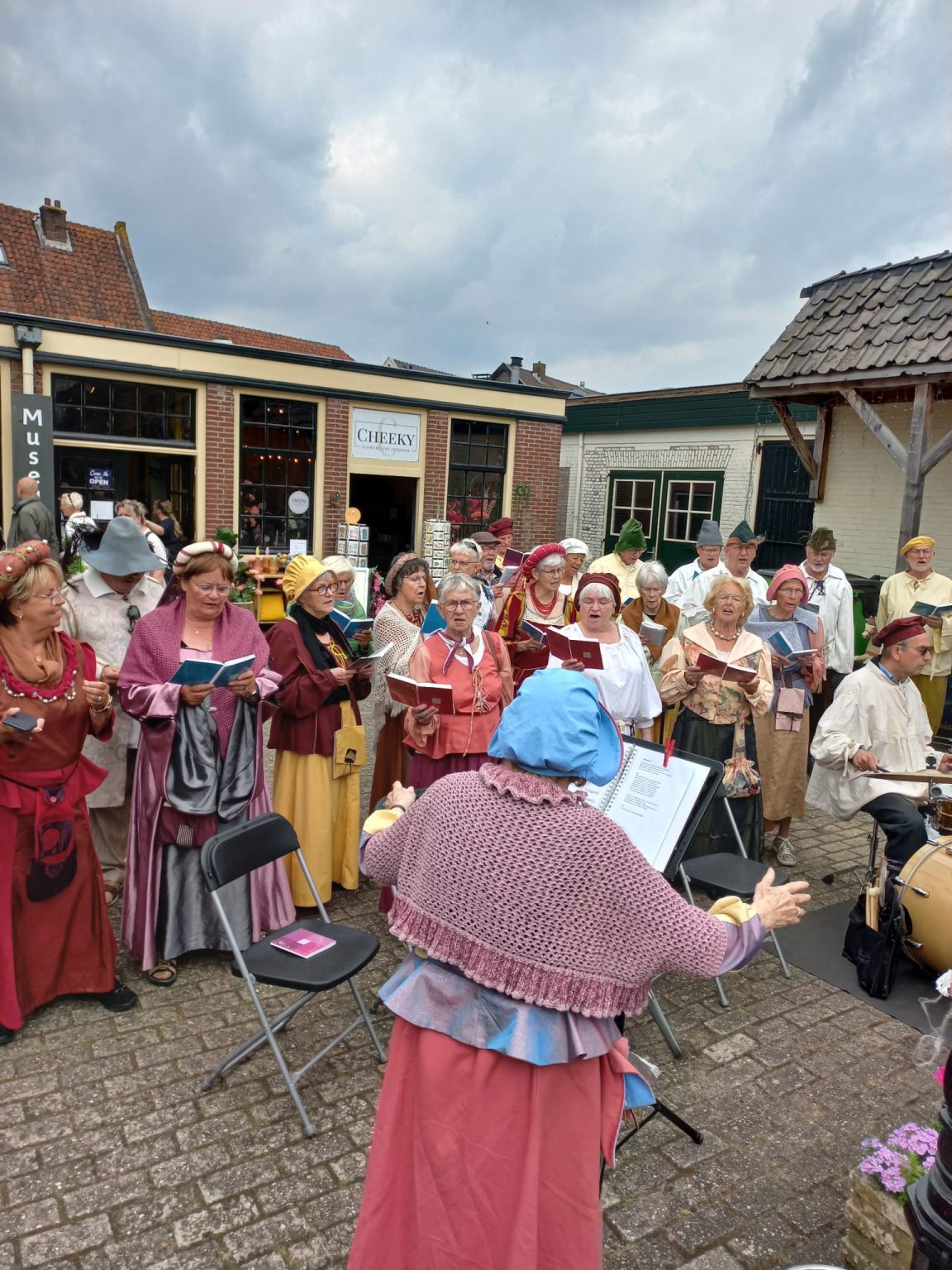 LETTERLIK TERUG IN DIE MIDDELEEUE - Obe Phillips